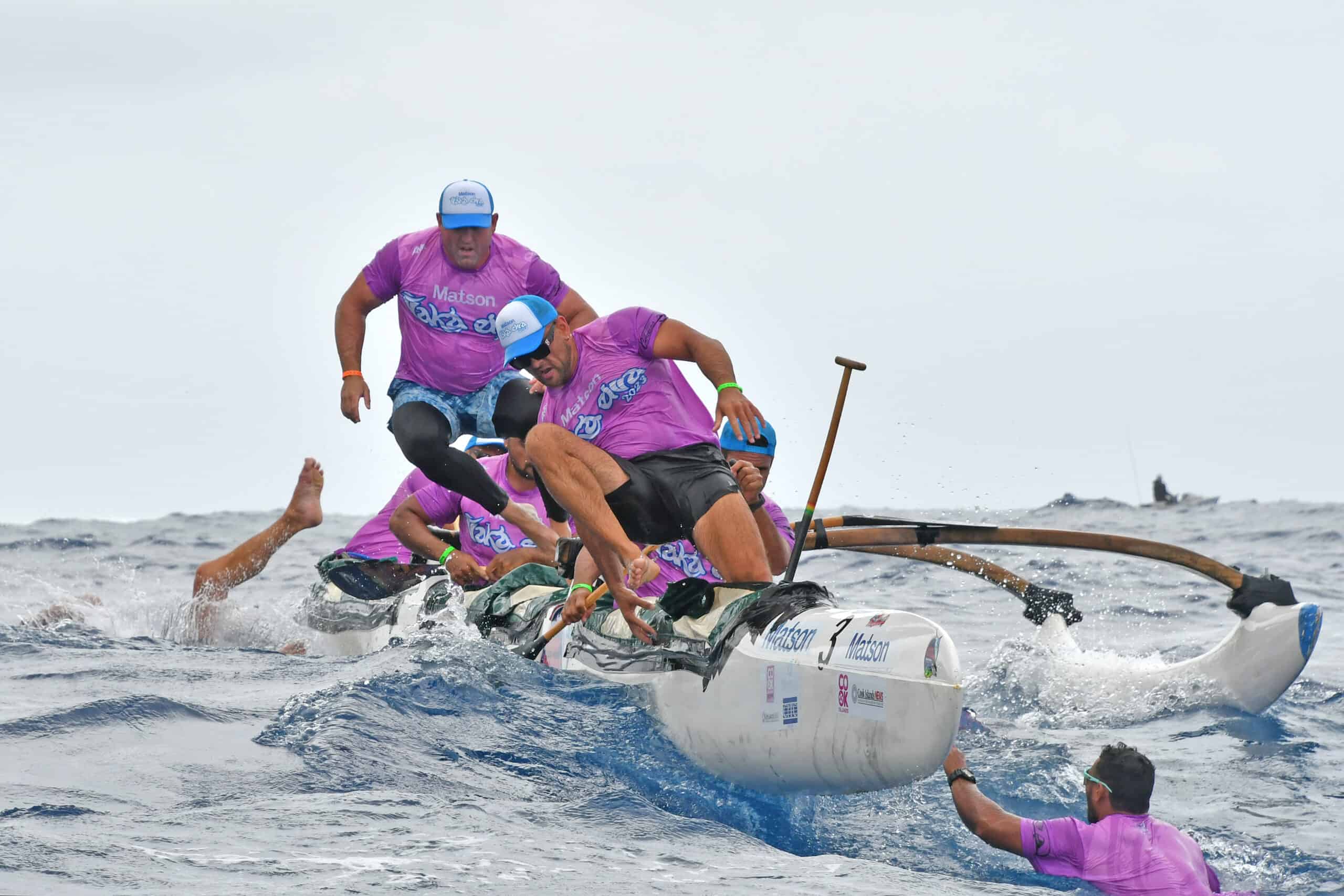 Makoha blazes through Round Raro Relay - Vaka Eiva